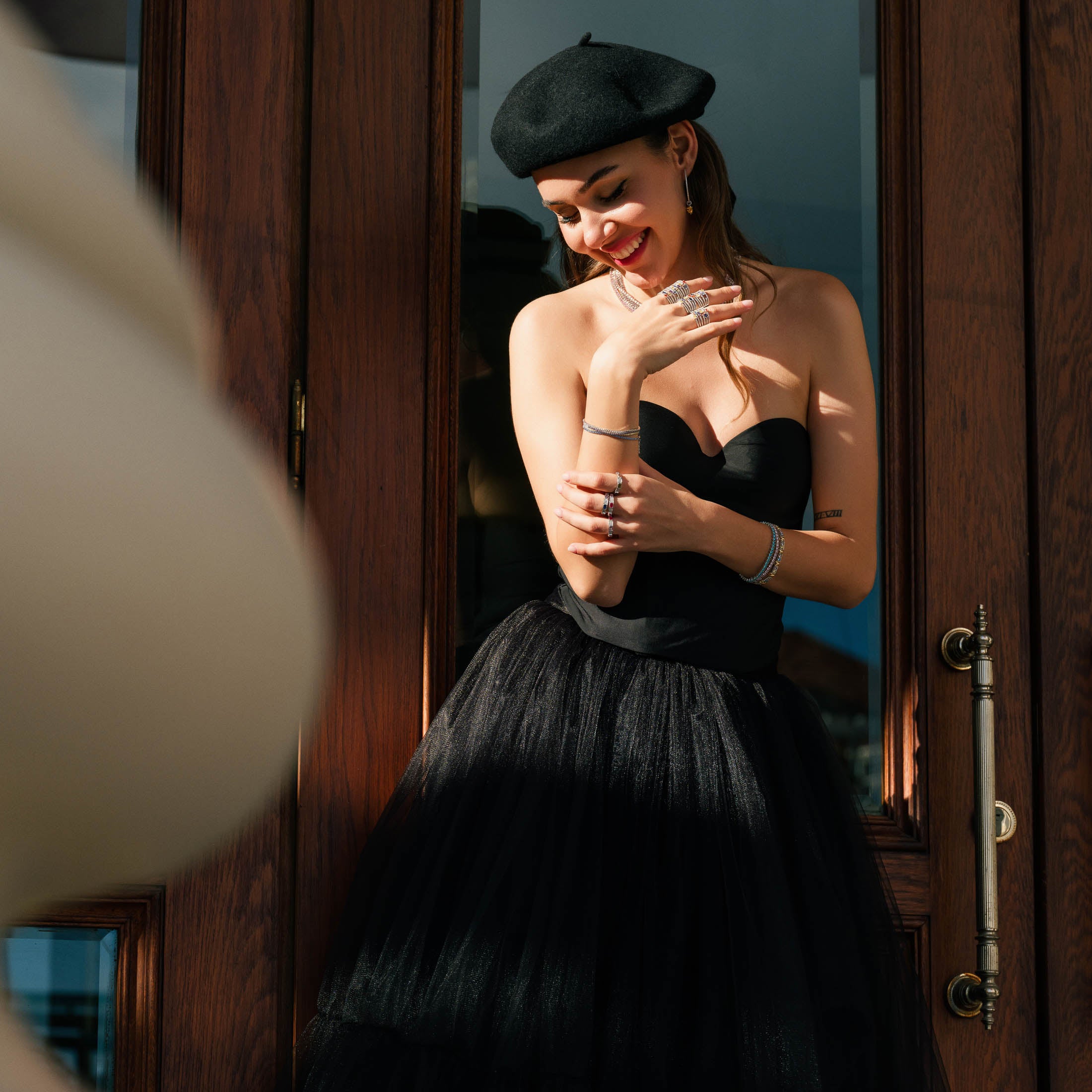 18 Ayar Beyaz Altın Kaplama Gümüş Geniş Yüzük Renkli Baget Kesim ve Zirkon Taşlı